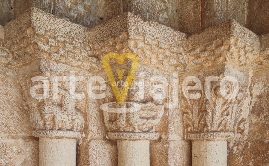 Capiteles románicos con escena de Pancracio - ArteViajero
