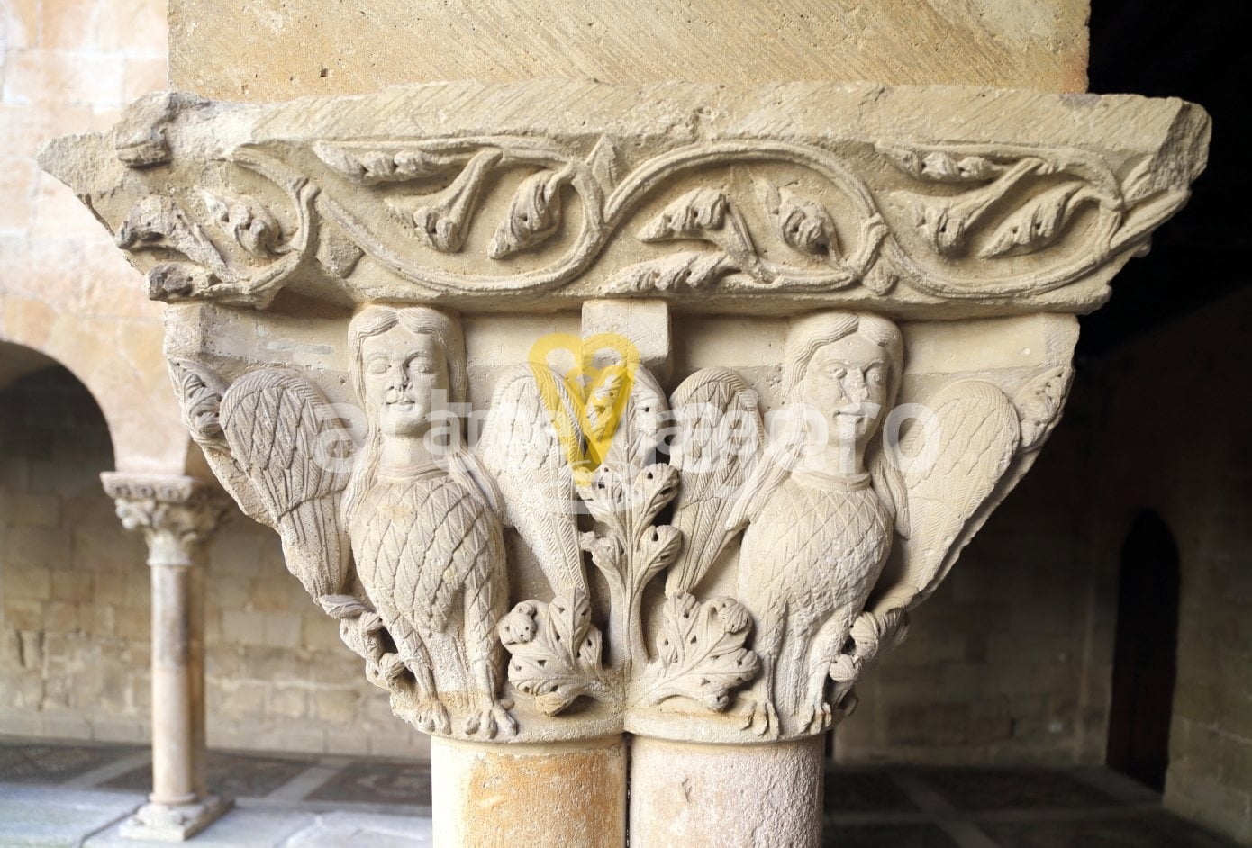 Capitel con pareja de Sirenas Ave - ArteViajero