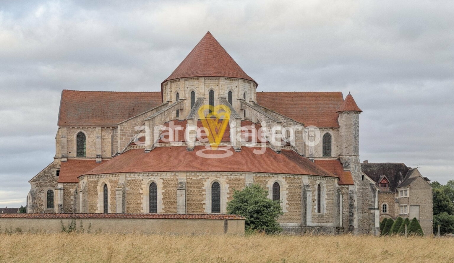 Abadía de Pontigny, la iglesia cisterciense más grande del Mundo