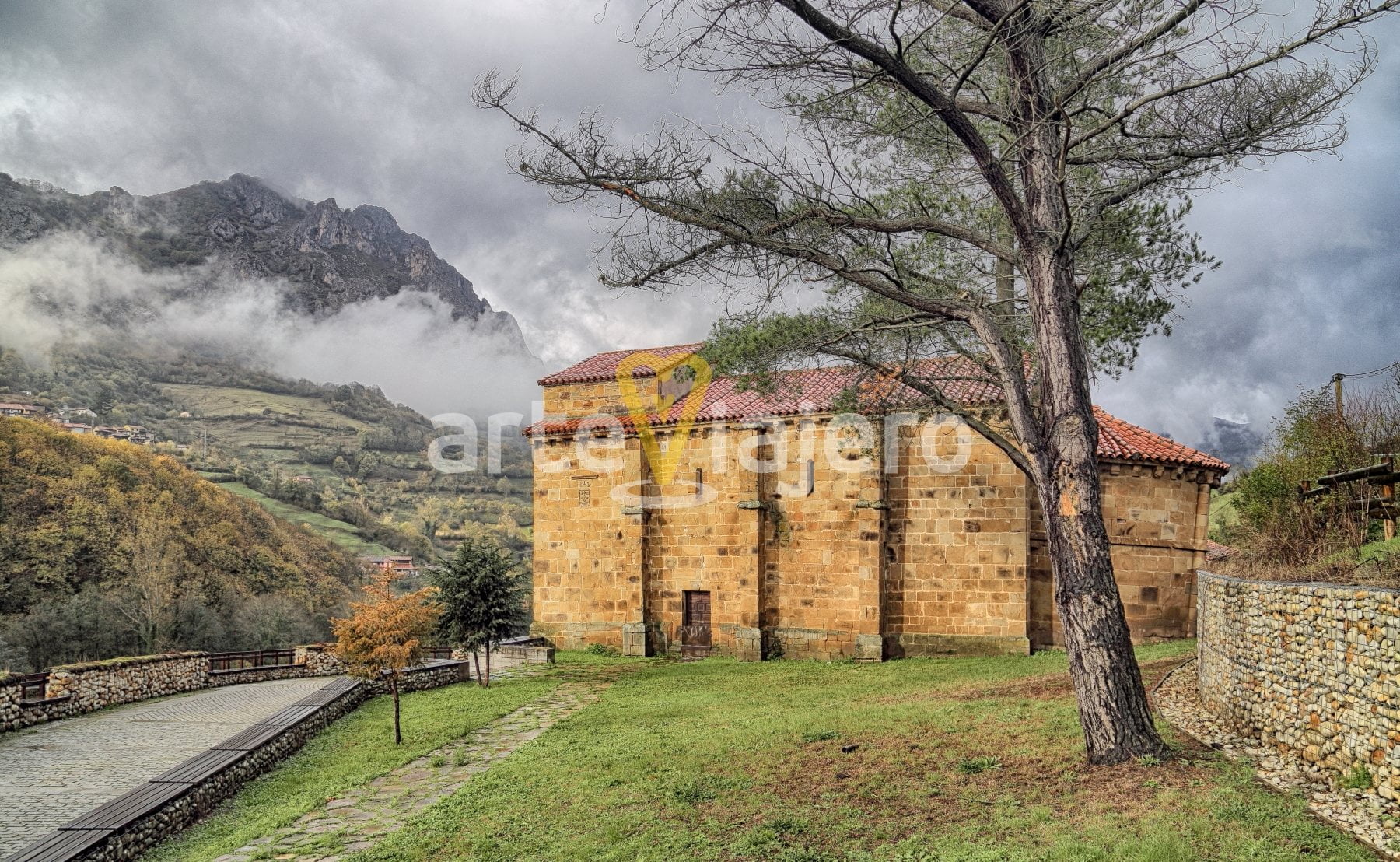 Iglesia de San Pedro de Arrojo - ArteViajero