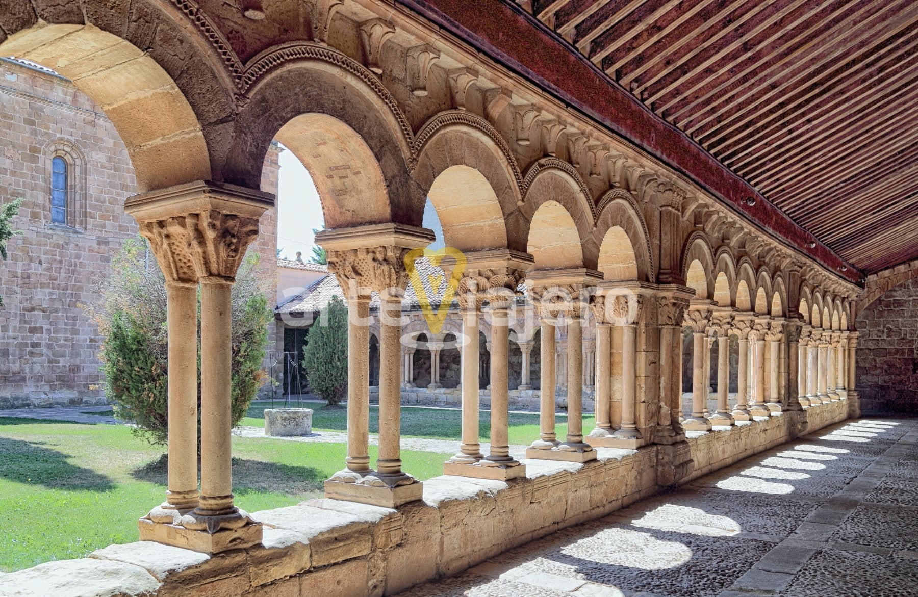 Claustro de la Concatedral de San Pedro - ArteViajero
