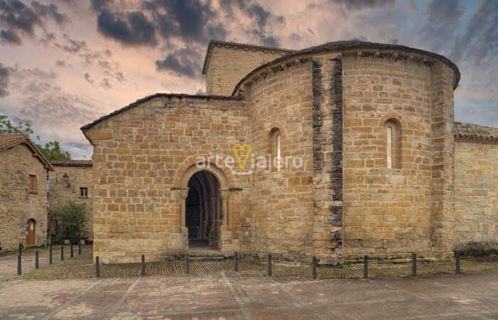 iglesia-de-gaz-laz-gran-ejemplo-de-rom-nico-porticado-en-navarra