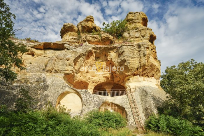 Eremitorio de San Miguel de Presillas de Bricia (Burgos) - ArteViajero